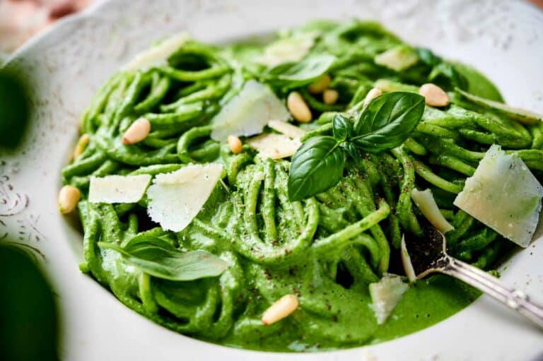 Tallarines Verdes (Peruvian Green Spaghetti) - Chocolates & Chai
